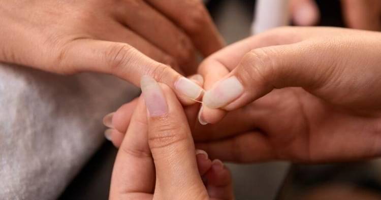 7 Penyebab Garis Hitam di Kuku dan Cara Mengatasinya | Popmama.com